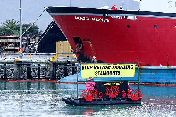 Greenpeace rafters block Talley’s bottom trawler in Nelson - Greenpeace ...