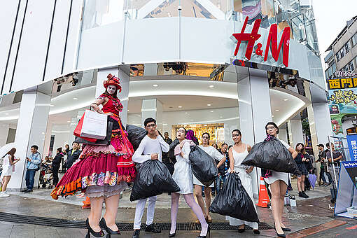 The dark side of fast fashion - Greenpeace Aotearoa