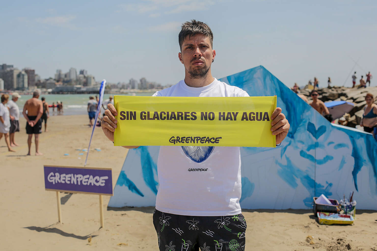 Fundación Greenpeace Argentina | “Tan absurdo como un glaciar en la ...