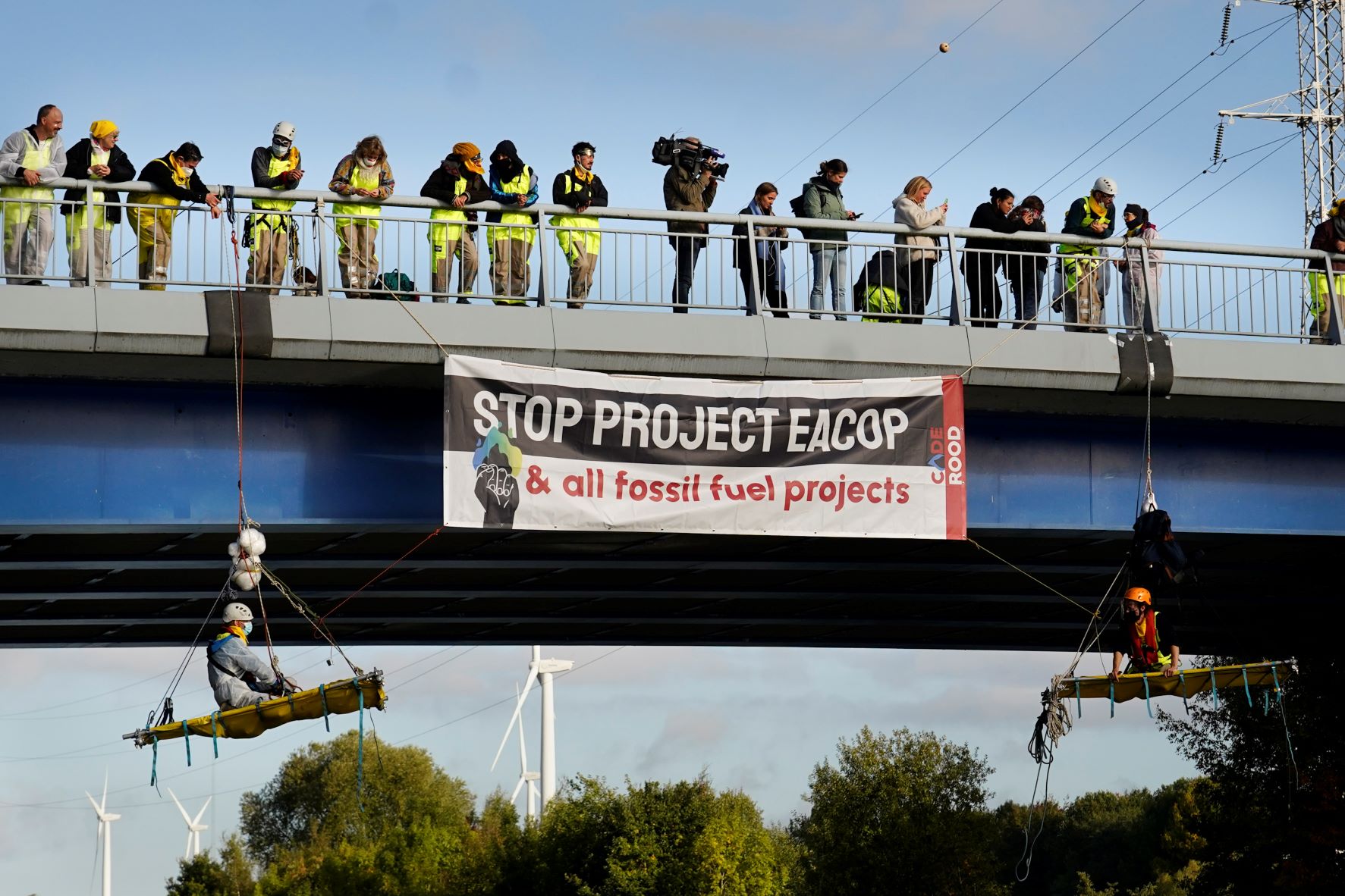 CODE ROUGE: un millier de citoyen·nes ont bloqué 2 sites de ...