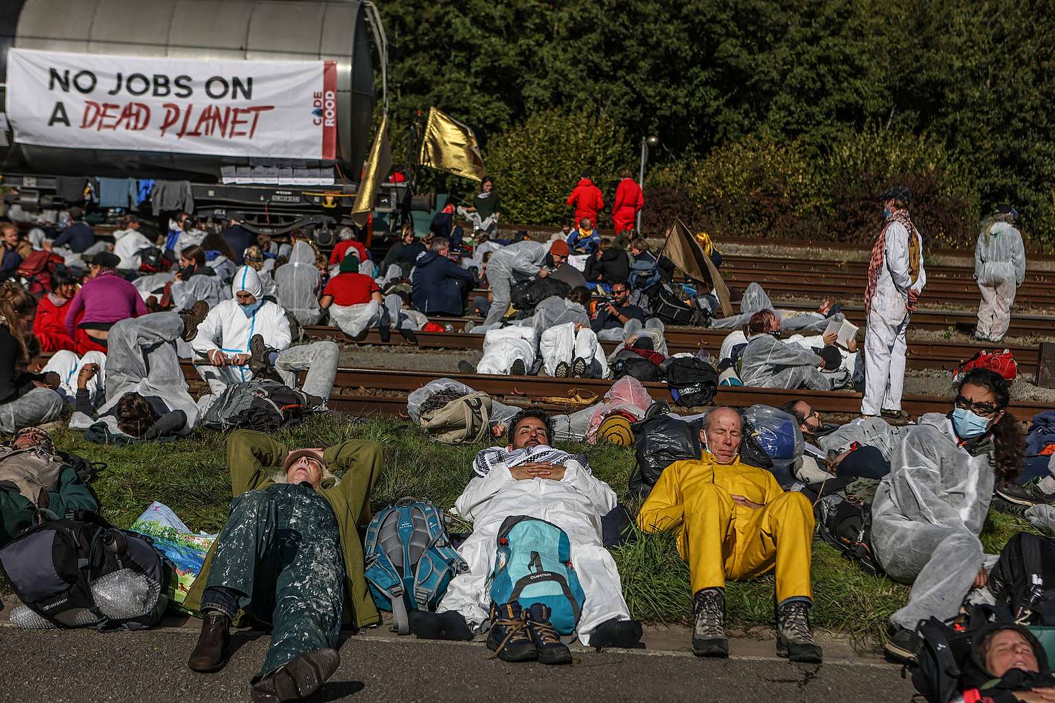 CODE ROUGE: un millier de citoyen·nes ont bloqué 2 sites de ...