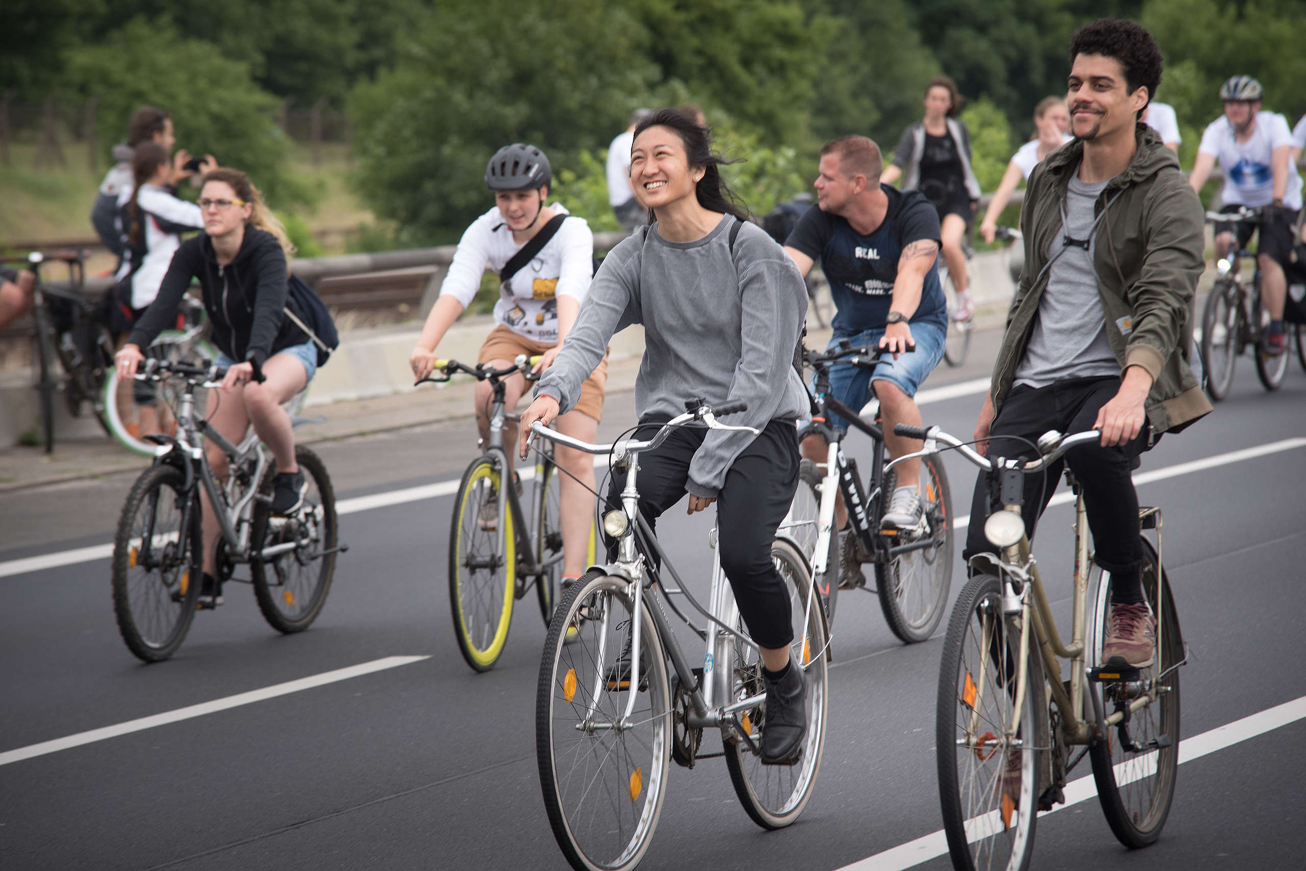 Mass Bike Ride on Motorway in Berlin Sternfahrt aus gesperrter Autobahn ...