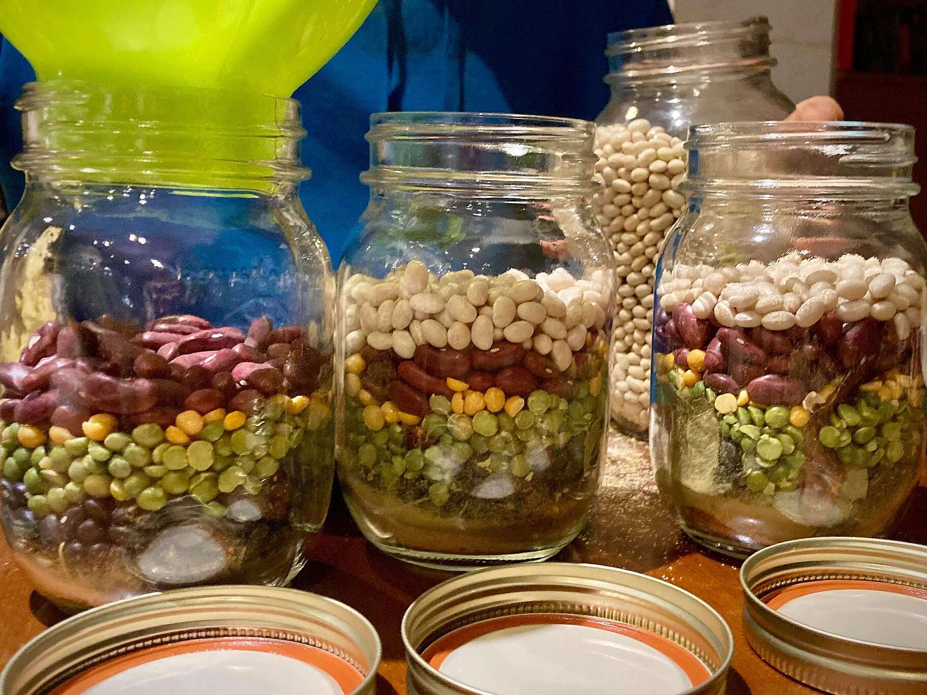How to Reduce Holiday Waste: 50+ Eco-friendly Tips - Greenpeace Canada