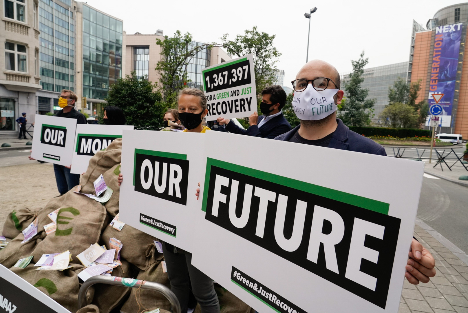 EU recovery money should fund green economy, not polluters - Greenpeace ...