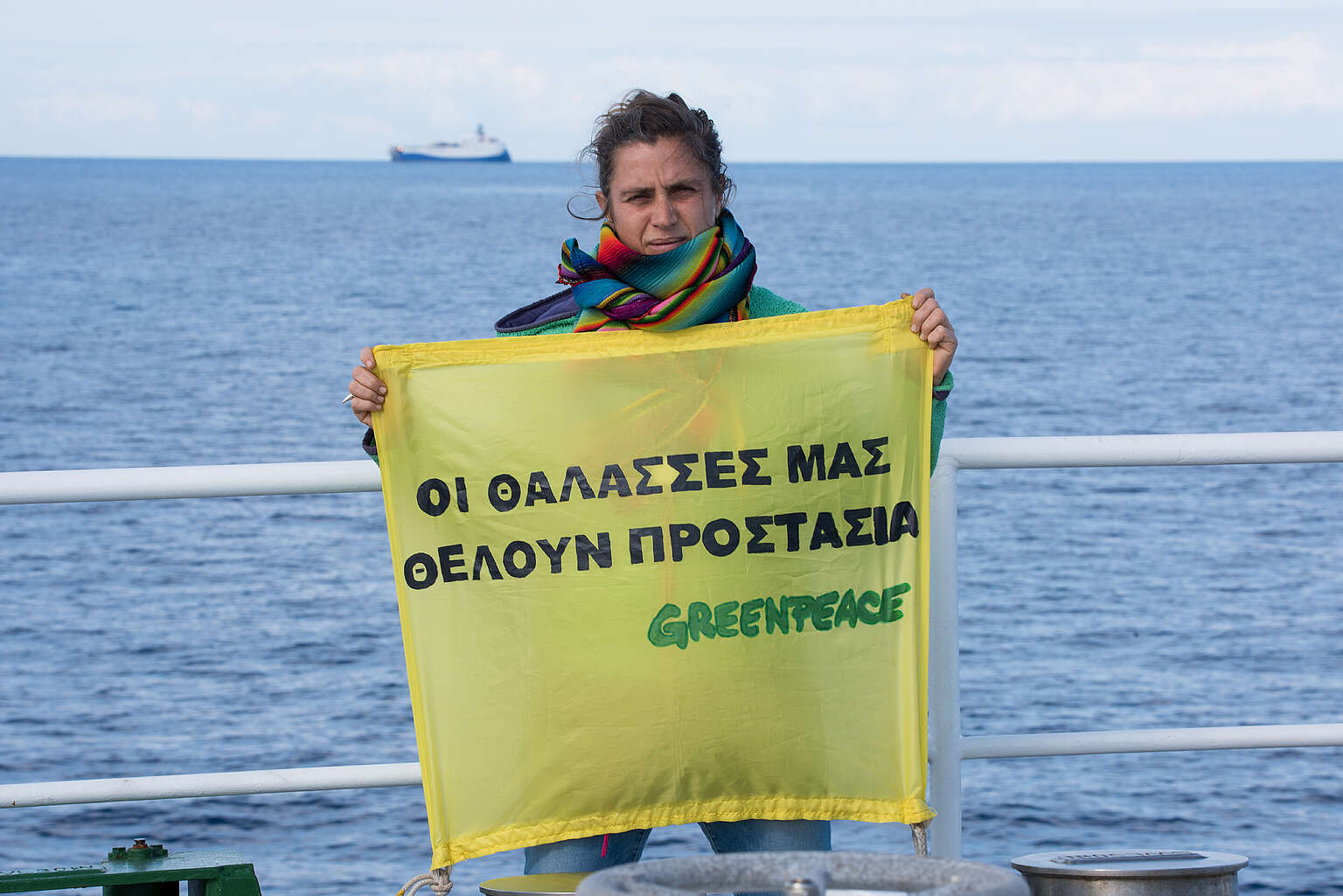 Έρευνα Greenpeace: Απειλούμενες φάλαινες διαβιούν στην Ελληνική Τάφρο ...