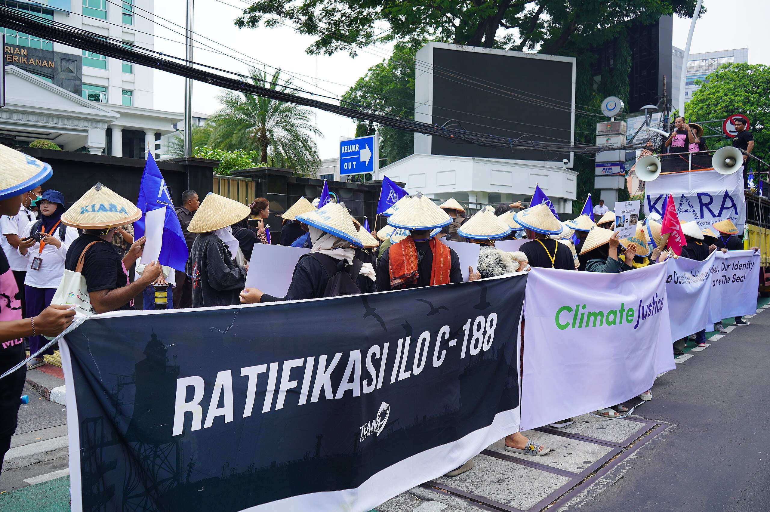 Temu Akbar Masyarakat Pesisir 2024: Menyuarakan Keadilan dan Ratifikasi ...