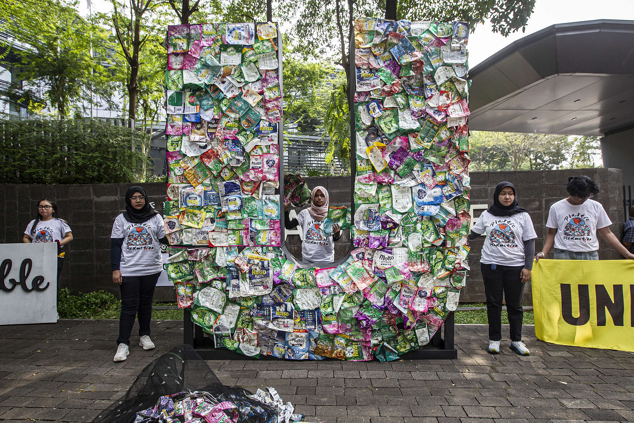 Unilever, Berani Tanggung Jawab Itu Baik - Greenpeace Indonesia
