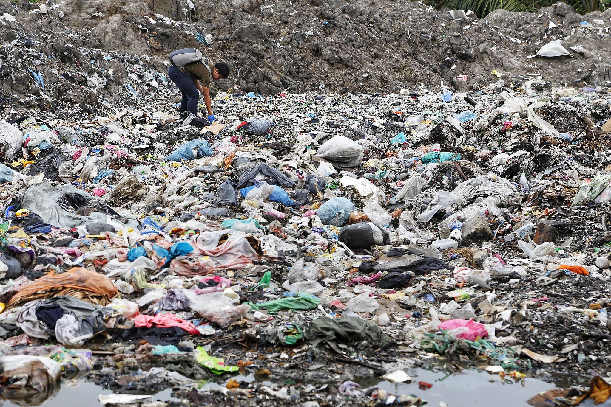 Why plastic pollution is an environmental justice issue - Greenpeace ...