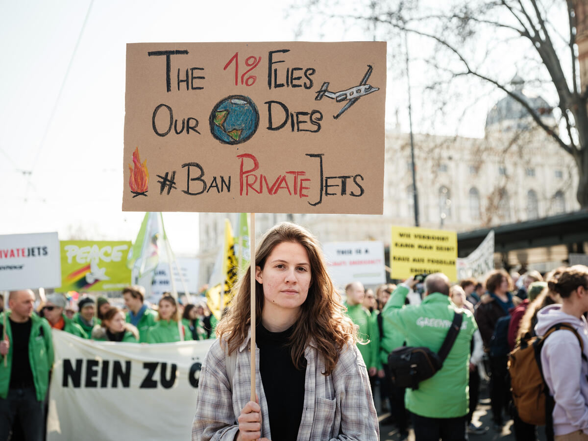 3 reasons why we need to ban private jets - Greenpeace International