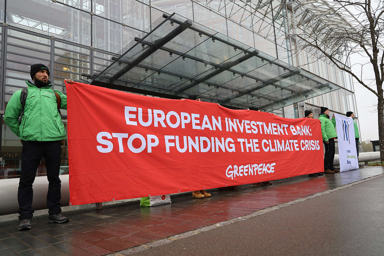 Europäische Investitionsbank ermöglicht Greenwashing von Öl- und Gaskonzernen - Greenpeace ...