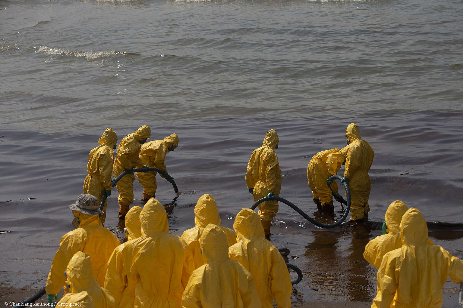 Oil Pollution at Sea: The Fossil Fuel Industry’s Liability - Greenpeace ...